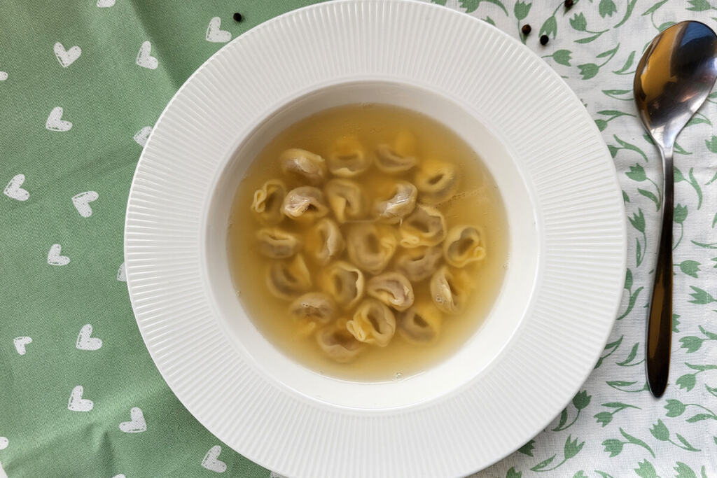 Tortellini in brodo di carne – Pasta Fresca Graziella